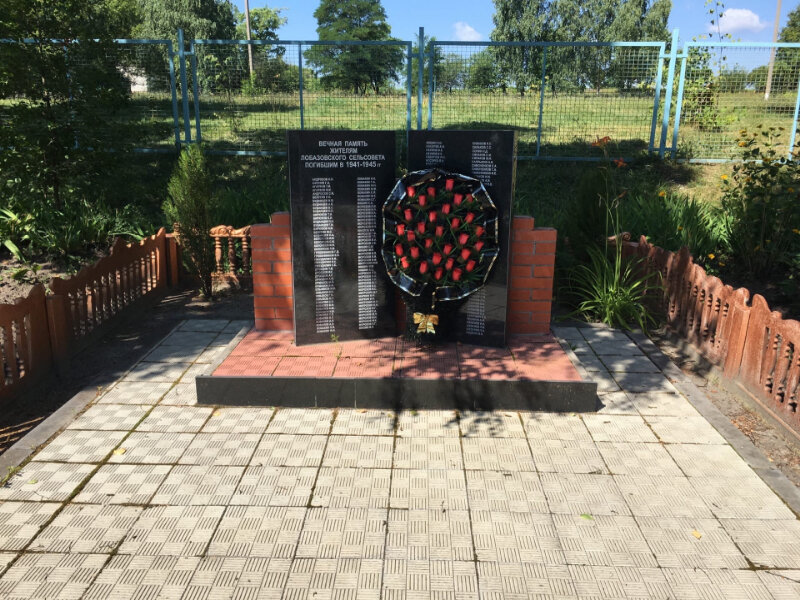 Anıt levhası, anıt taş Памятная доска с фамилиями погибших односельчан, Kurskaya oblastı, foto
