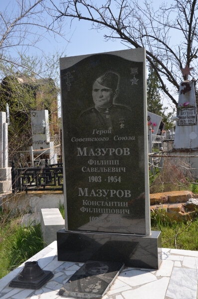 Ünlü kişilerin mezarları Герой Советского Союза Ф.С. Мазуров, Astrahan, foto