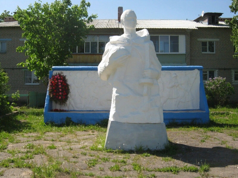 Anıt, heykel Землякам, погибшим в 1941-1945 гг., Yaroslavskaya oblastı, foto