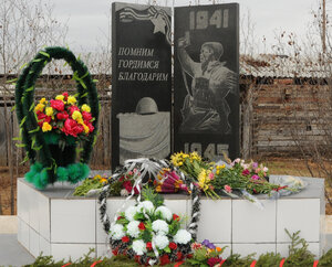 Обелиск памяти воинам, павшим в годы Великой Отечественной войны (Republic of Sakha (Yakutia), Lenskiy rayon, Saldykelskiy nasleg, selo Murya), anıt, heykel  Saha Cumhuriyeti'nden (Yakutistan'dan)