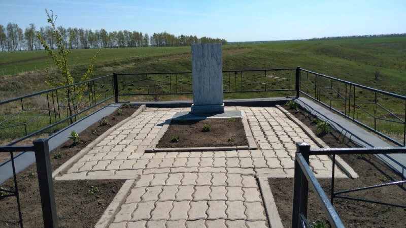 Anıt, heykel Воинское захоронение № 448, Voronejskaya oblastı, foto