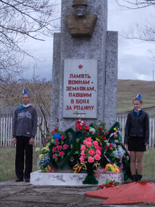 Погибшим воинам в деревне Калы (Republic of Khakassia, Beyskiy District, derevnya Kaly), anıt, heykel  Hakasya'dan