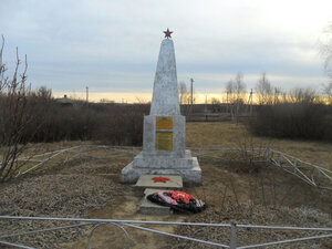 Обелиск павшим воинам (Rostov Region, Sholokhovskiy rayon, Ternovskoye selskoye poseleniye, khutor Popovskiy), anıt, heykel  Rostovskaya oblastından