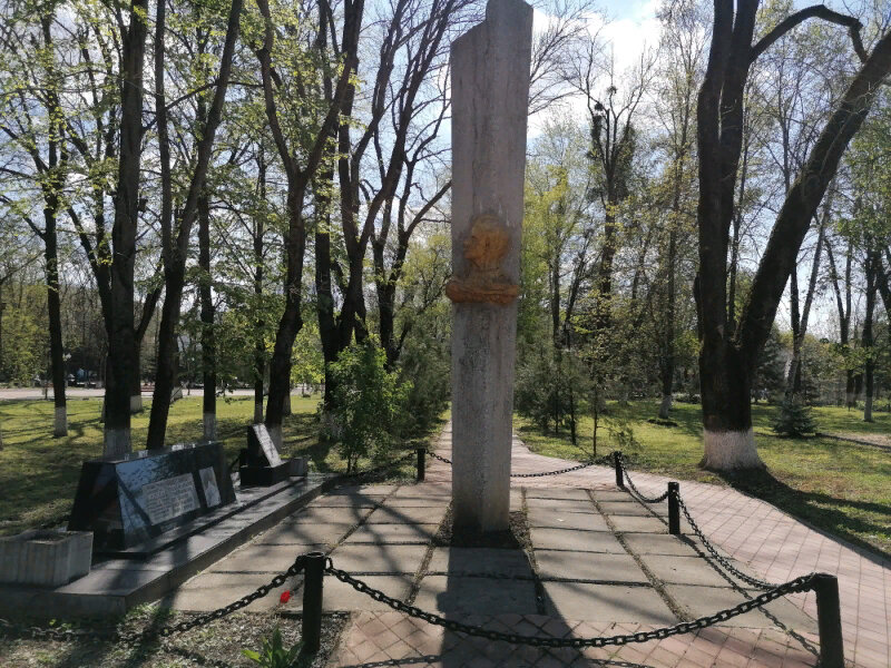 Anıt, heykel Пионерам-героям, Adıge Cumhuriyeti, foto