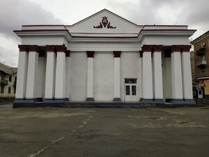 Tiyatrolar Театр им. Кирова, Krasnyi Luch, foto