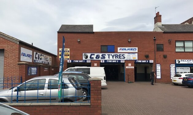 Jant ve lastikçiler C&s Tyres, Middlesbrough, foto