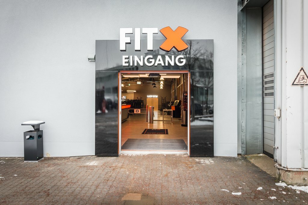 Yoga stüdyosu FitX Fitnessstudio, Furth, foto