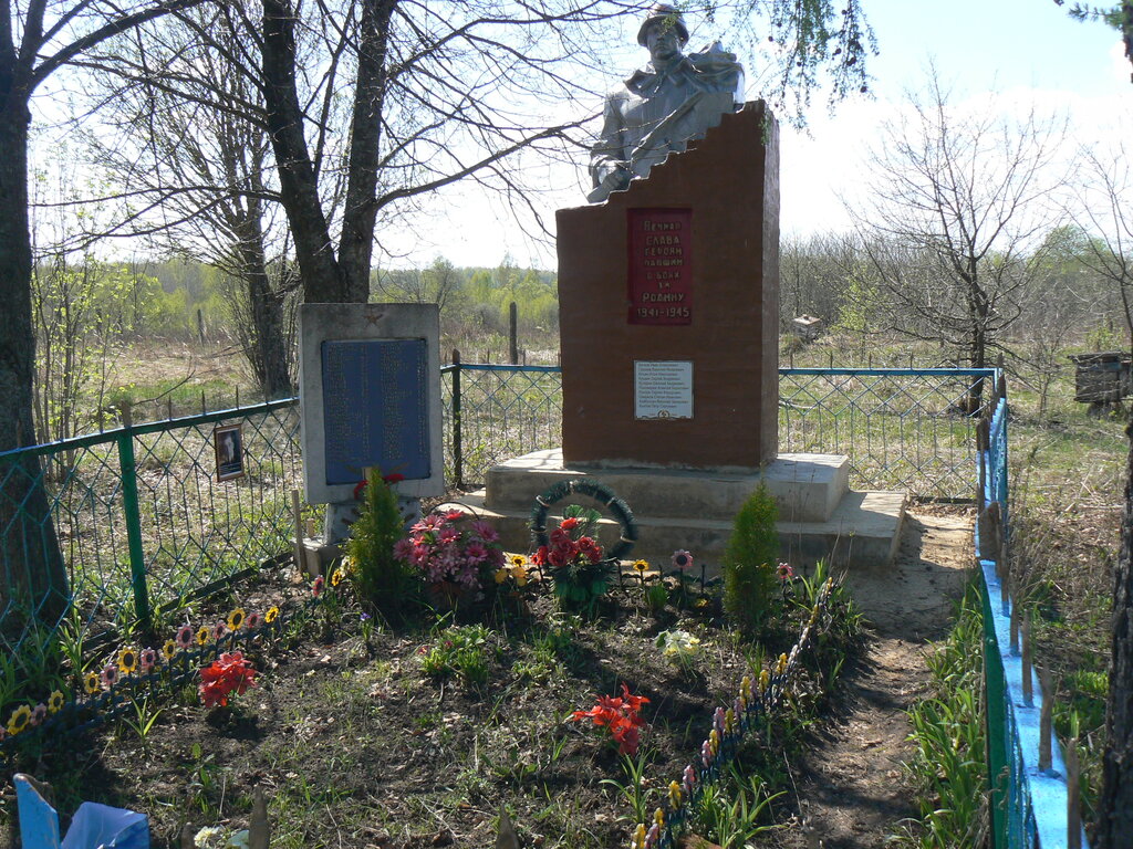 Anıt, heykel Братская могила № 100, Kalujskaya oblastı, foto