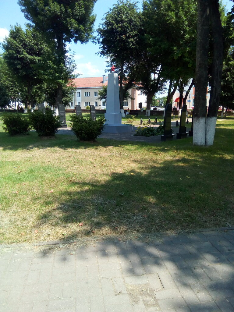 Anıt, heykel Братская могила, Mogiliovskaya oblastı, foto