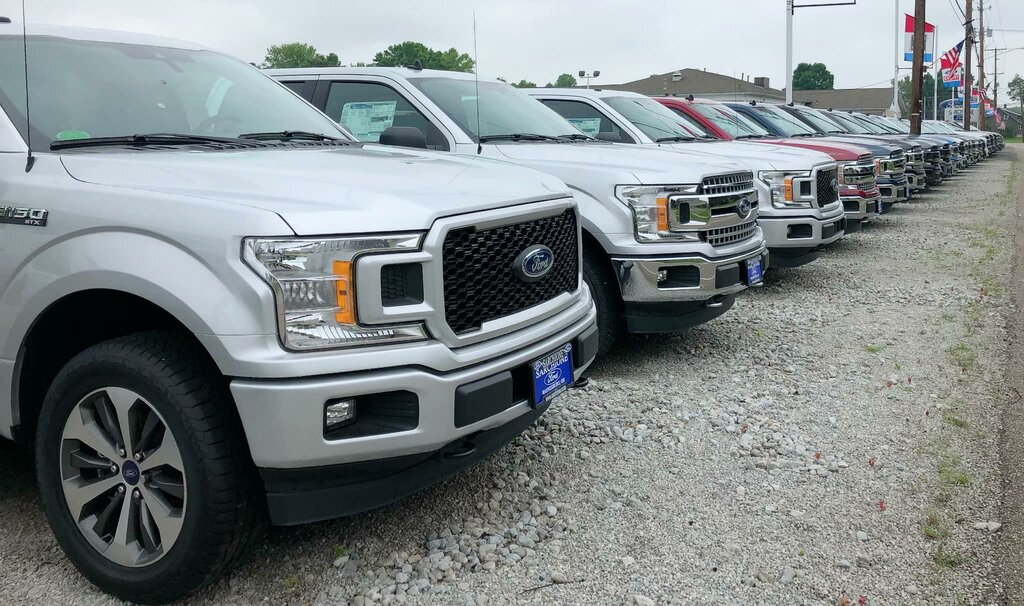 Otomobil satış galerileri Sarchione Ford of Waynesburg, Ohio Eyaleti, foto