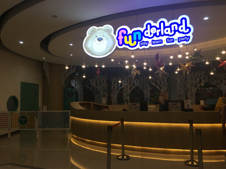 Eğlence merkezleri Funderland, Vientiane, foto