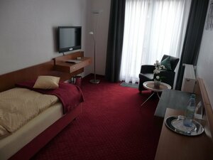 Hotel Sechzehn (Bahnhofstraße No:16, Leverkusen), otel  Leverkusen'den