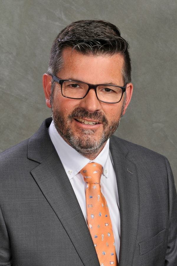 Yatırım fonu firmaları Edward Jones - Financial Advisor: Denis Ingalls, Kuzey Carolina Eyaleti, foto