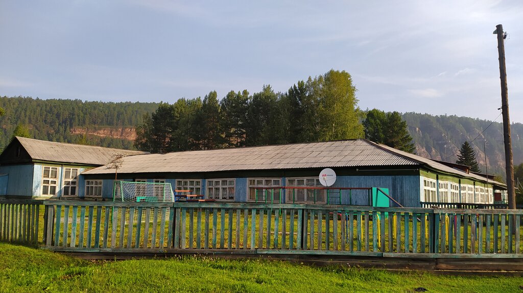 Ortaokul Mkou SOSh № 12 sela Shamanka, İrkutskaya oblastı, foto