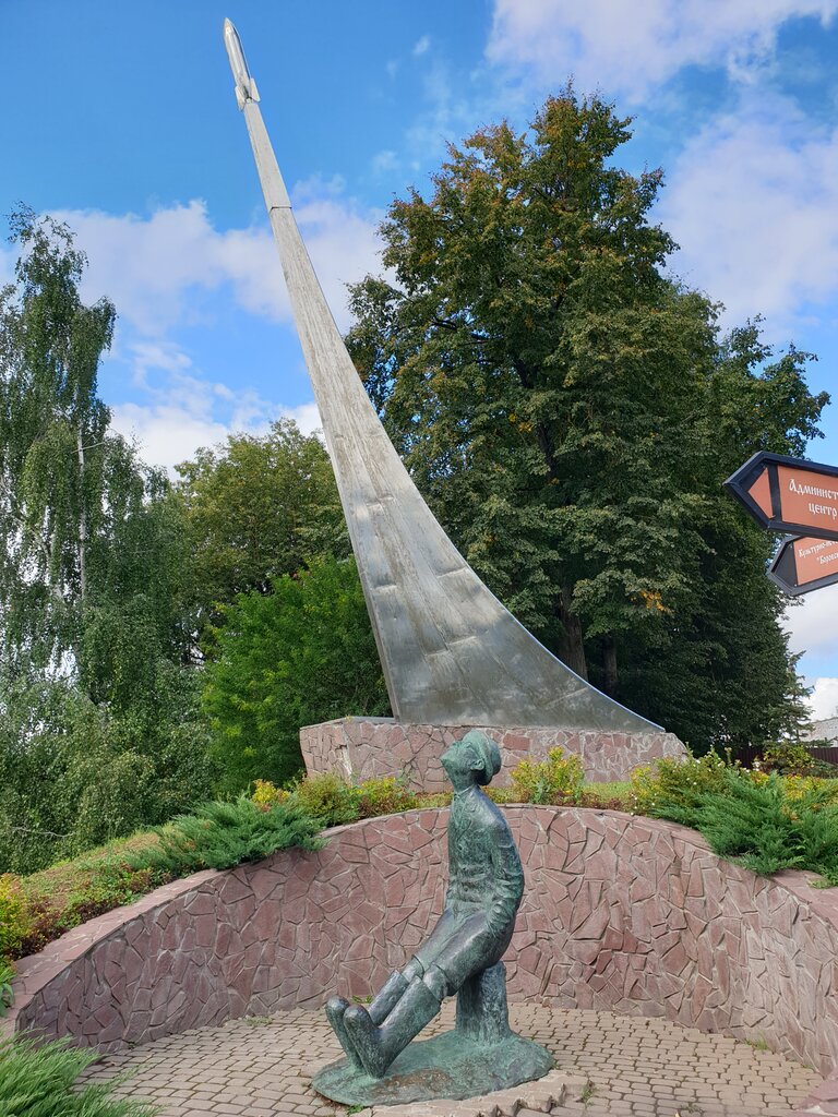 Anıt, heykel Константин Эдуардович Циолковский, Borovsk, foto