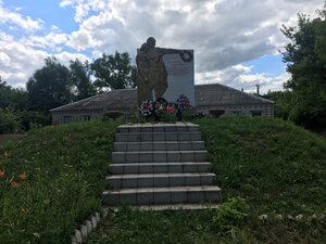 Стела памяти погибшим односельчанам (Kursk Region, Oktyabrskiy rayon, Starkovskiy selsovet, selo Starkovo), anıt, heykel  Kurskaya oblastından