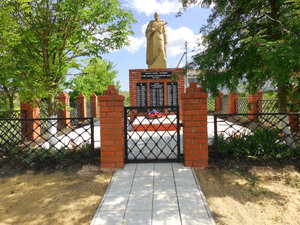 Братская могила № 251 (Voronezh Region, Podgorenskiy rayon, Kolodezhanskoye selskoye poseleniye, selo Kolodezhnoye), anıt, heykel  Voronejskaya oblastından