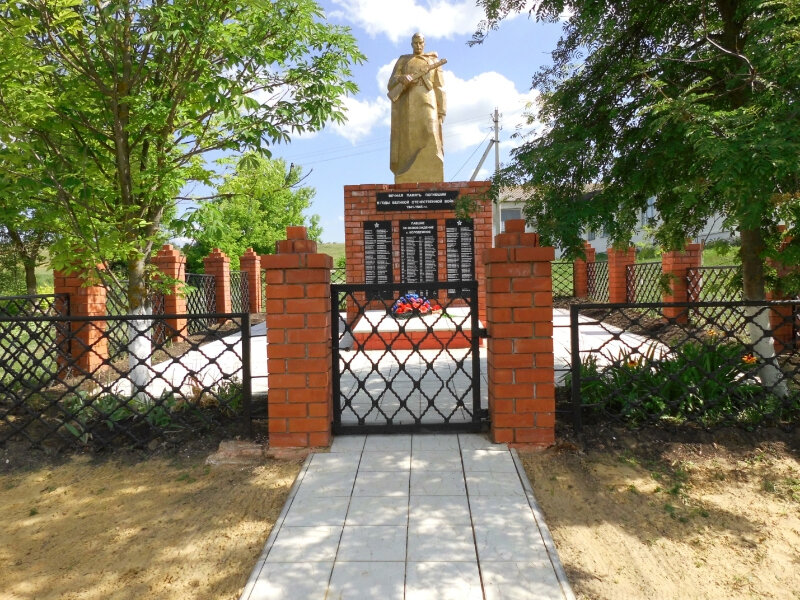 Anıt, heykel Братская могила № 251, Voronejskaya oblastı, foto