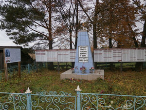 Обелиск Вечная память павшим воинам в боях за Родину 1941-1945 гг. (Vologda Region, Nikolskiy munitsipalny okrug, derevnya Zelentsovo), anıt, heykel  Vologodskaya oblastından