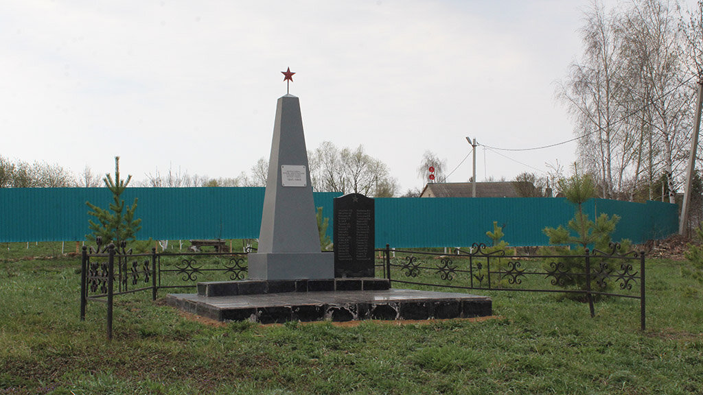 Anıt, heykel Павшим землякам, Lipetskaya oblastı, foto