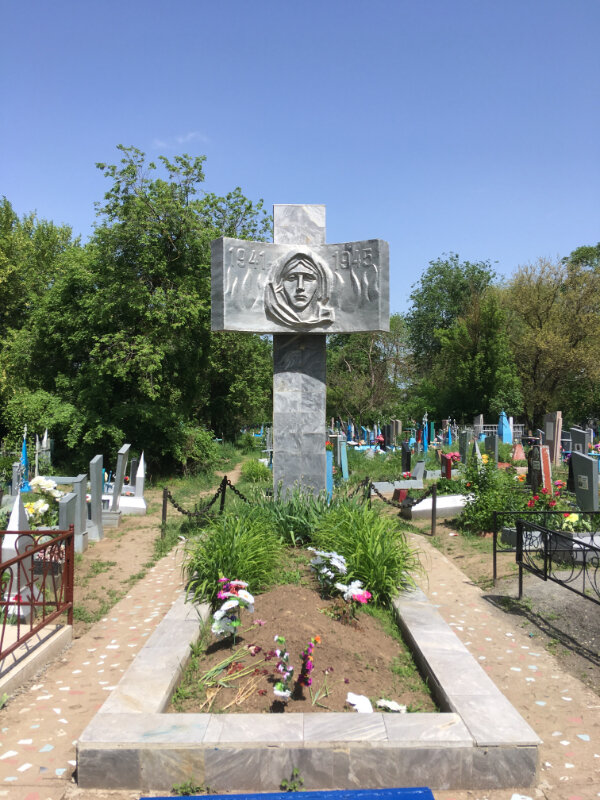 Anıt, heykel Братская могила, Rostovskaya oblastı, foto