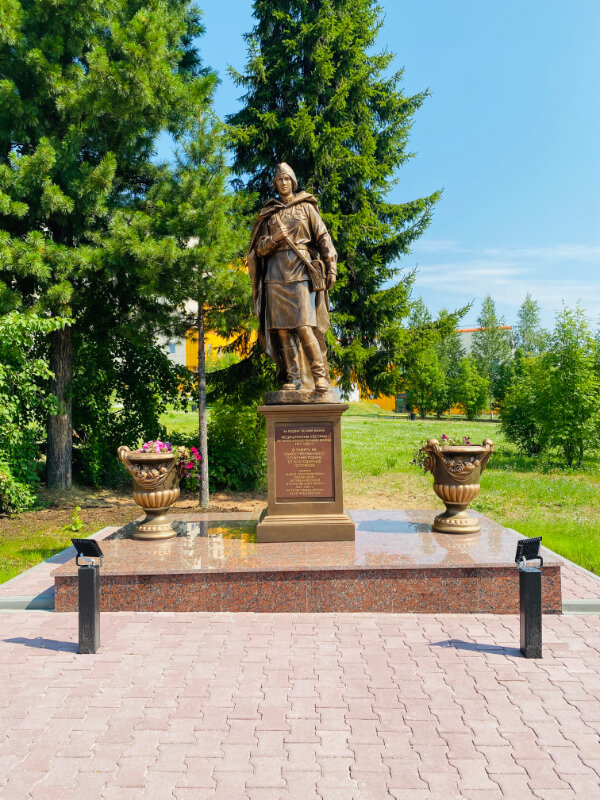 Anıt, heykel Подвигу медицинских сестер ВО время Великой Отечественной войны, Niagan, foto