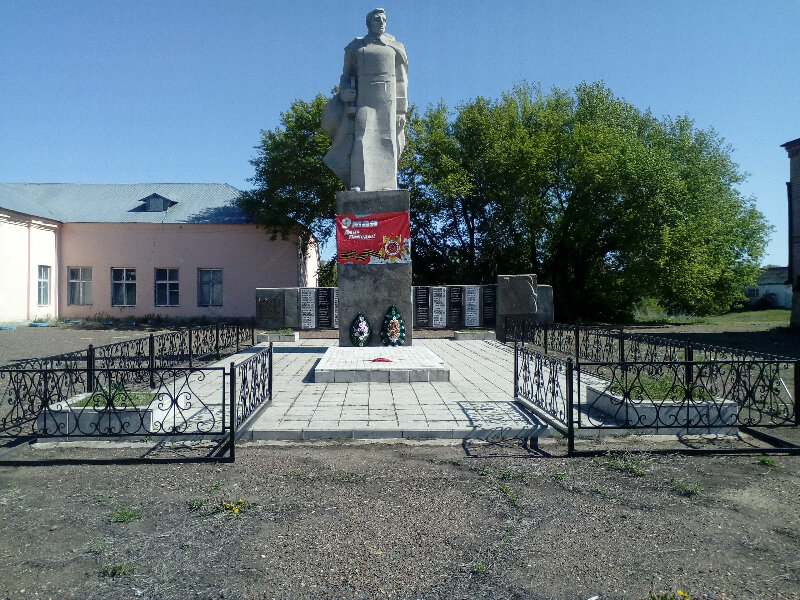 Anıt, heykel Воинам, погибшим в ВОВ, Orenburgskaya oblastı, foto