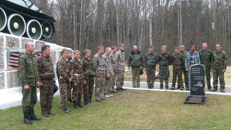 Anıt, heykel Землякам от благодарных потомков, Smolenskaya oblastı, foto