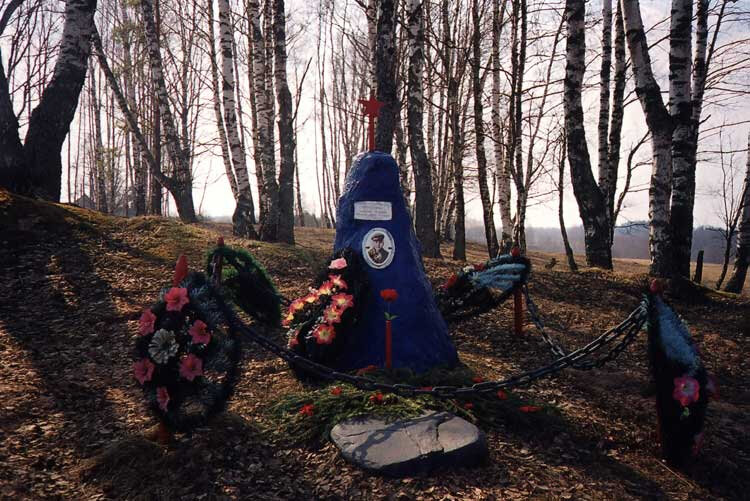 Anıt, heykel Место гибели А.И. Кожевина, повторившего подвиг А.Матросова, Pskovskaya oblastı, foto