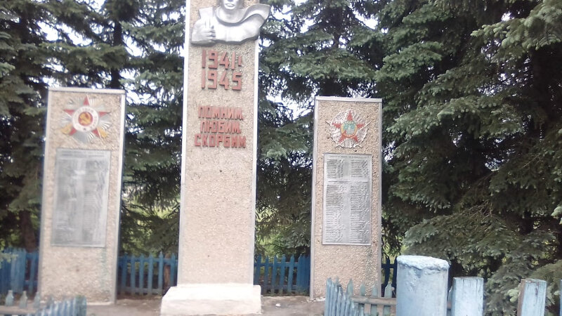 Anıt, heykel Обелиск памяти павших в ВОВ жителей села Кайраклы, Başkurdistan, foto
