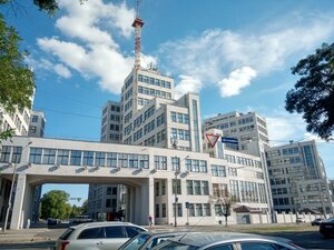 Kharkovskaya Oblastnaya Gosudarstvennaya Administratsiya, upravleniye toplivno-energeticheskogo kompleksa (Freedom Square No:5, Kharkiv), turistik yerler  Harkiv'den