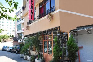 Parlamenti (Tirana County, Tiranë), otel  Tiran'dan