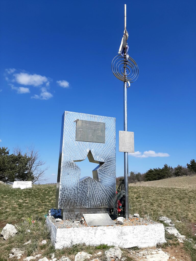 Anıt, heykel Героям-партизанам, Kırım Cumhuriyeti, foto