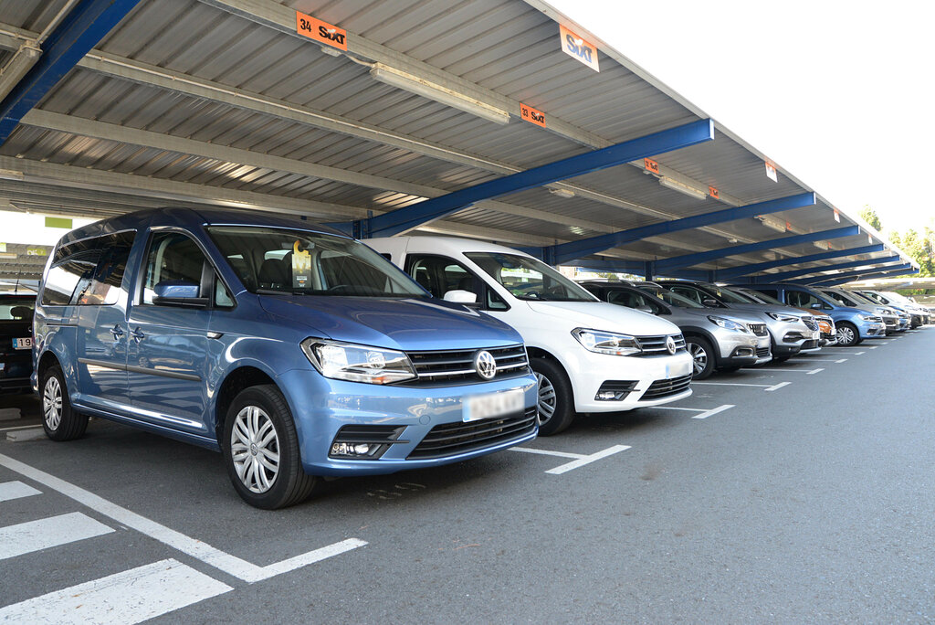 Kamyon ve ağır vasıta satış ve servis firmaları Sixt Alquiler De Coches Aeropuerto La Coruña -, Galisya, foto