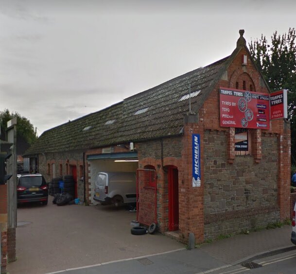 Jant ve lastikçiler Teapes Tyres, Barnstaple, foto