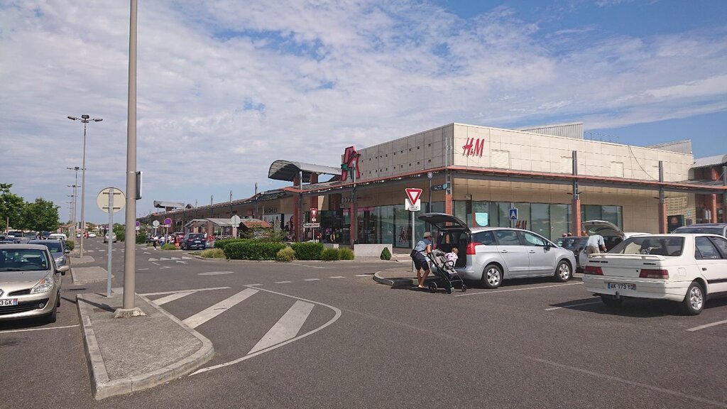 Hipermarket Auchan, Montauban, foto