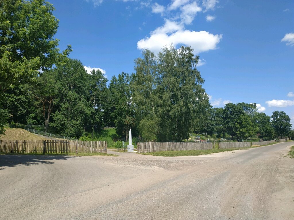 Mezarlıklar Starasiamionawskija mogilki, Vitebsk, foto