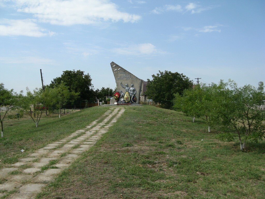 Anıt, heykel Памятный знак летчицам, погибшим в годы Великой Отечественной войны, Krasnodarski krayı, foto