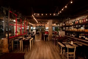 Retro Food & Wine (Viale dei Colli Portuensi No:173), bar  Roma'dan