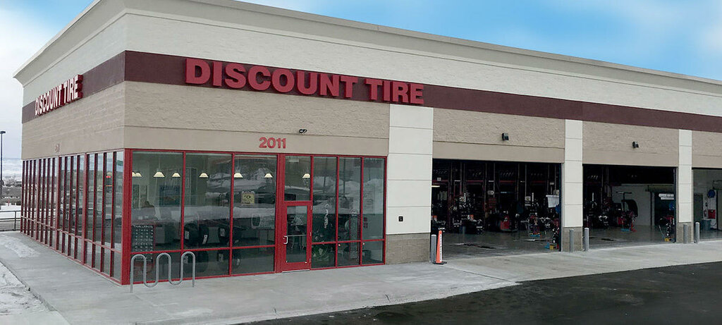 Jant ve lastikçiler Discount Tire, Helina, foto