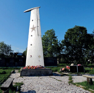 Братская могила советских воинов-лётчиков (Republic of Karelia, Loukhskiy rayon, posyolok gorodskogo tipa Chupa), anıt, heykel  Karelya Cumhuriyeti'nden