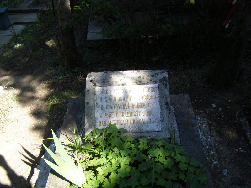 Anıt, heykel Братская могила двух неизвестных моряков, Yalta, foto