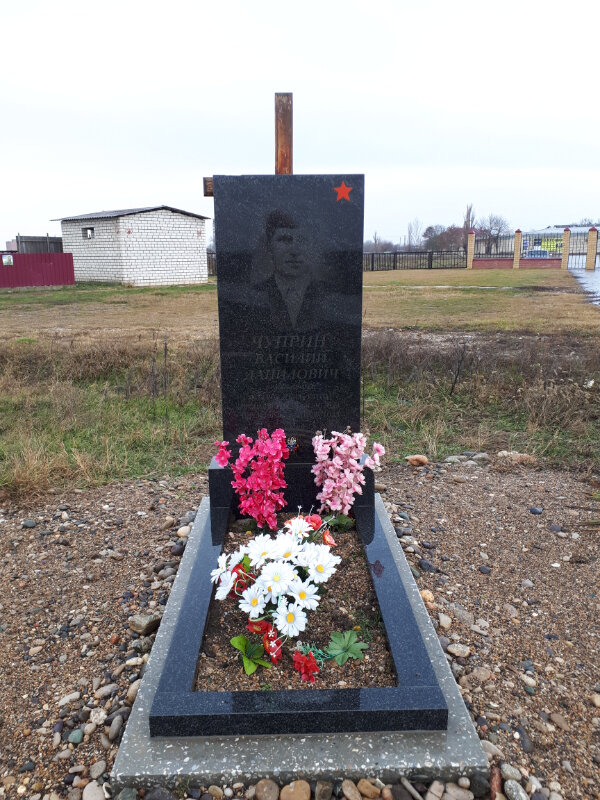 Anıt, heykel Могила Василия Даниловича Чуприна, Zelenokumsk, foto