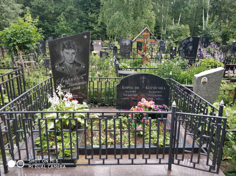 Ünlü kişilerin mezarları Ефрейтор Сергей Васильевич Борисов, Dolgoprudny, foto