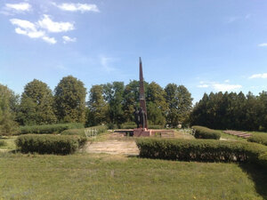 Братская могила и памятник воинам-землякам в с. Успенка (Kirovohradska Region, Aleksandriyskiy District, selo Uspenka), anıt, heykel  Kirovograd Bölgesi'nden