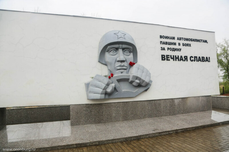 Anıt, heykel Воинам-автомобилистам, Orenburg, foto