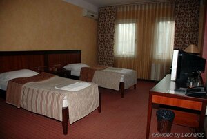 Hotel Regent Club, Nish (ulitsa Generala Miloyka Leshyanina No:7A, Nis), otel  Nish'ten