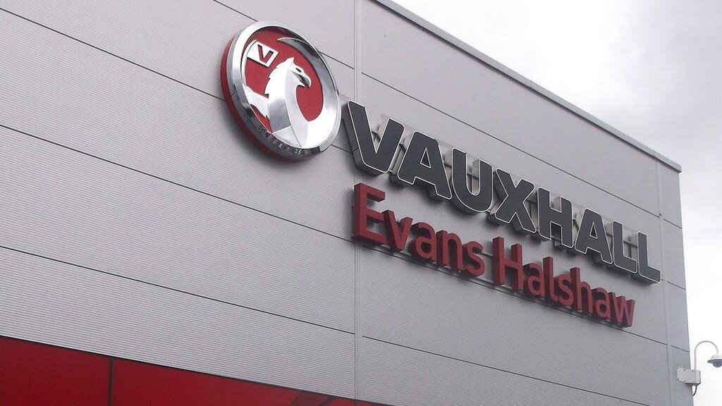 Otomobil parçaları imalatı Vauxhall Service Centre Gateshead, İngiltere, foto