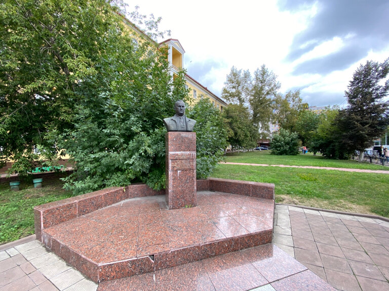 Anıt, heykel Бюст М.Л. Михалевича, Ramenskoye, foto