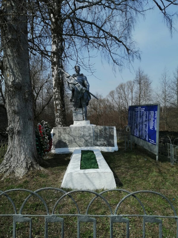Anıt, heykel Воинское захоронение № 5-34-б д. Ретюнь, Tulskaya oblastı, foto